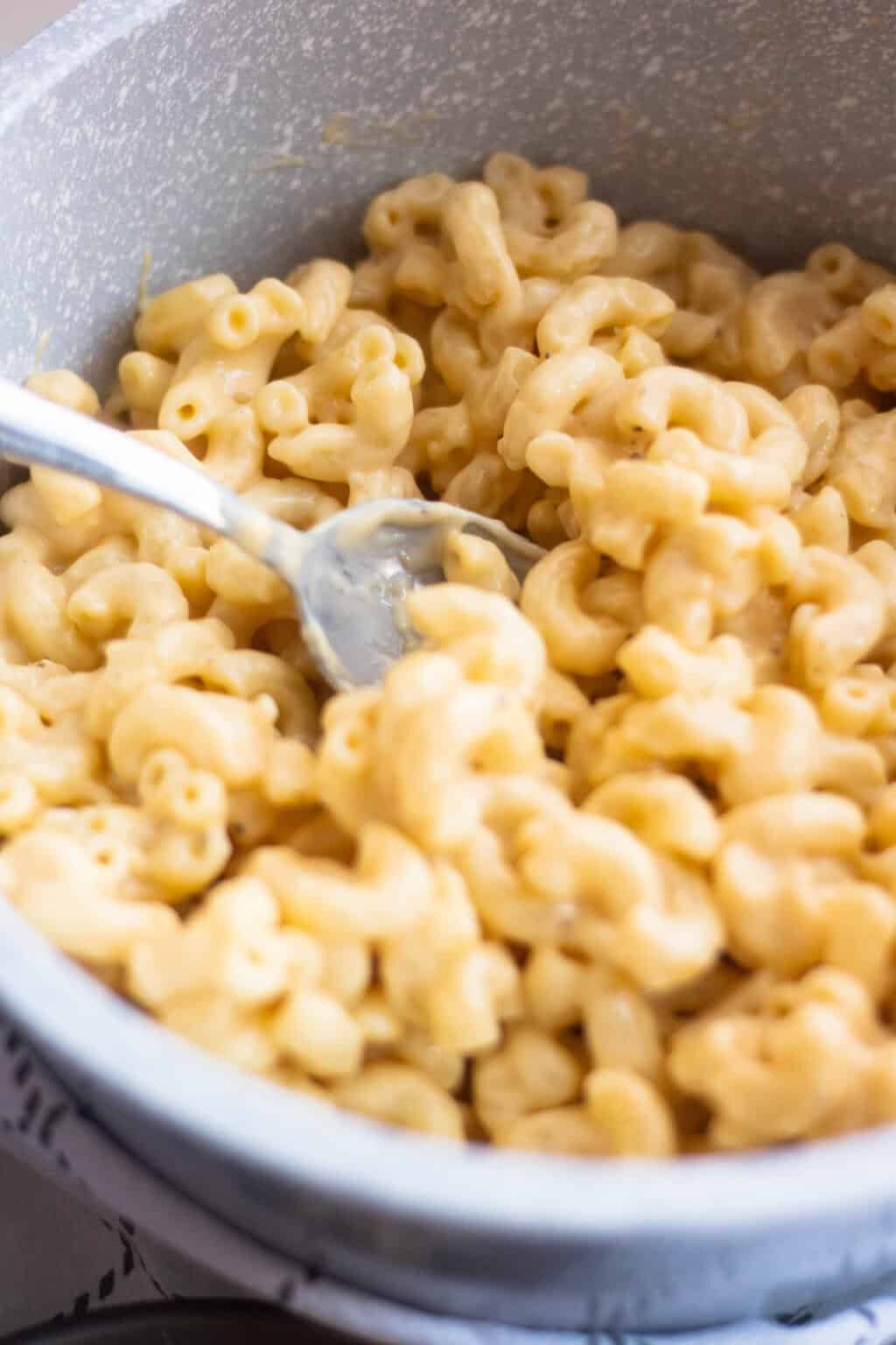 Homemade Macaroni and Cheese (Stovetop & Instant Pot) - The Foreign Fork