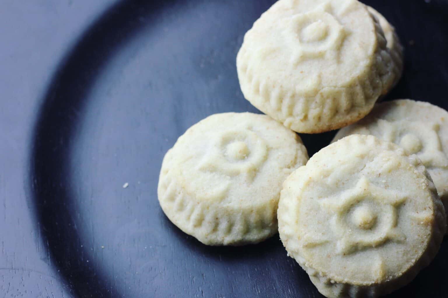 Maamoul Cookies with Date Filling from Bahrain - The Foreign Fork