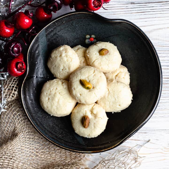 Traditional Italian Pizzelle Recipe - The Foreign Fork