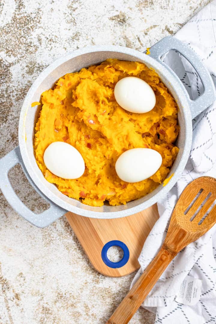 Oto (Mashed Yam with Red Onions) from Ghana - The Foreign Fork