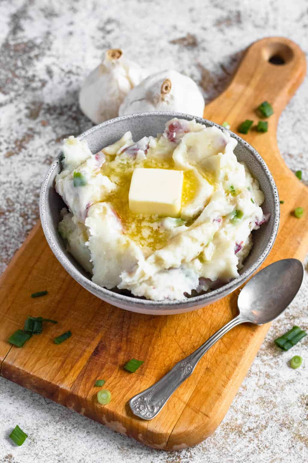 Garlic Redskin Mashed Potatoes - Creamy Side Dish!- The Foreign Fork