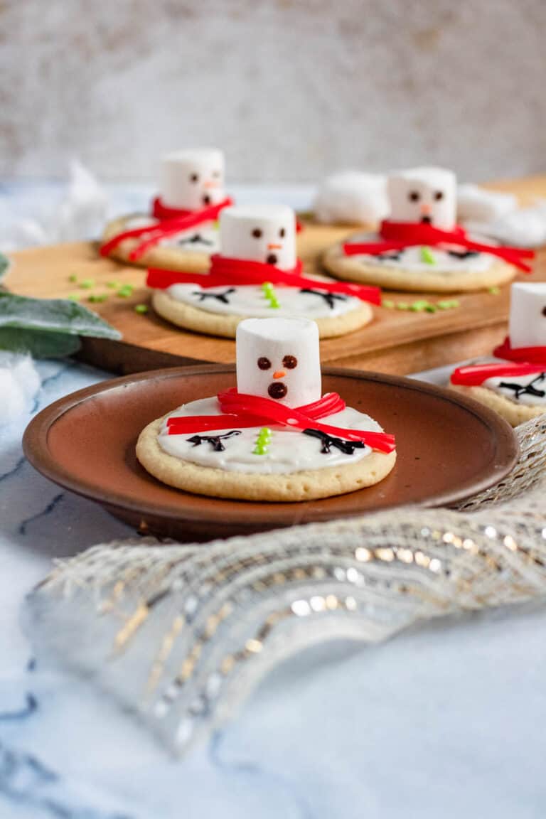 Melted Snowman Cookies - Build with Kids! - The Foreign Fork