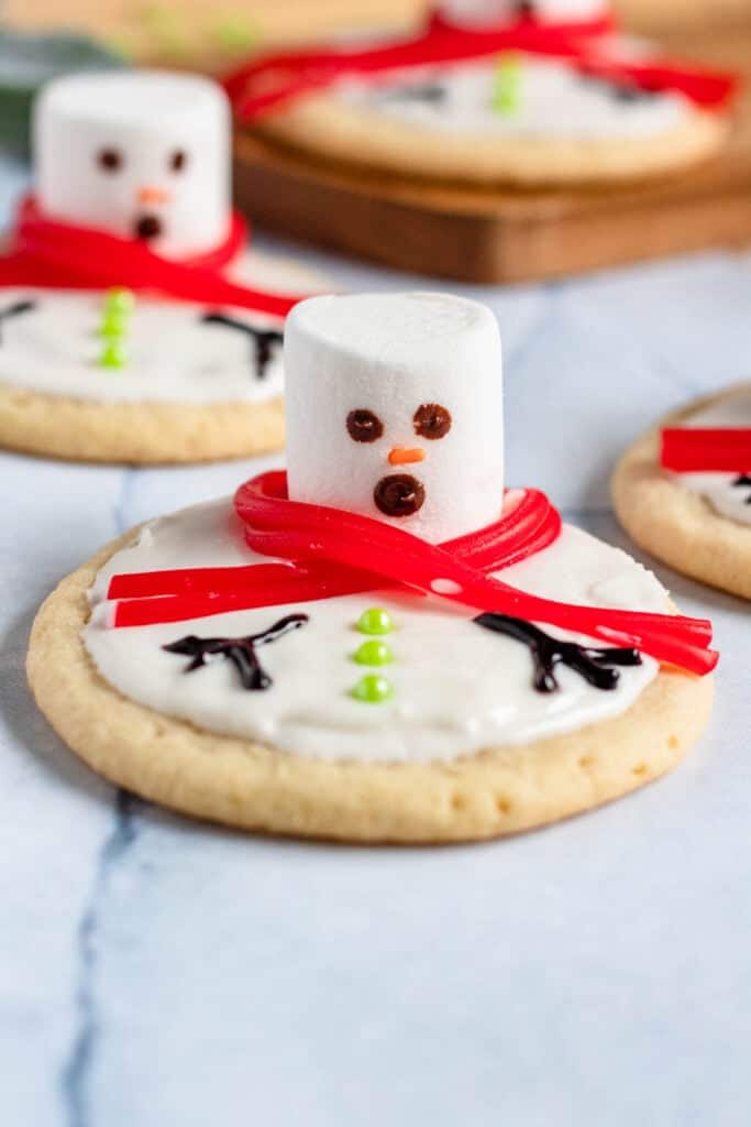Melted Snowman Cookies - Build with Kids! - The Foreign Fork