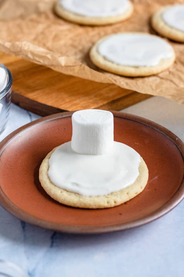 Melted Snowman Cookies - Build with Kids! - The Foreign Fork