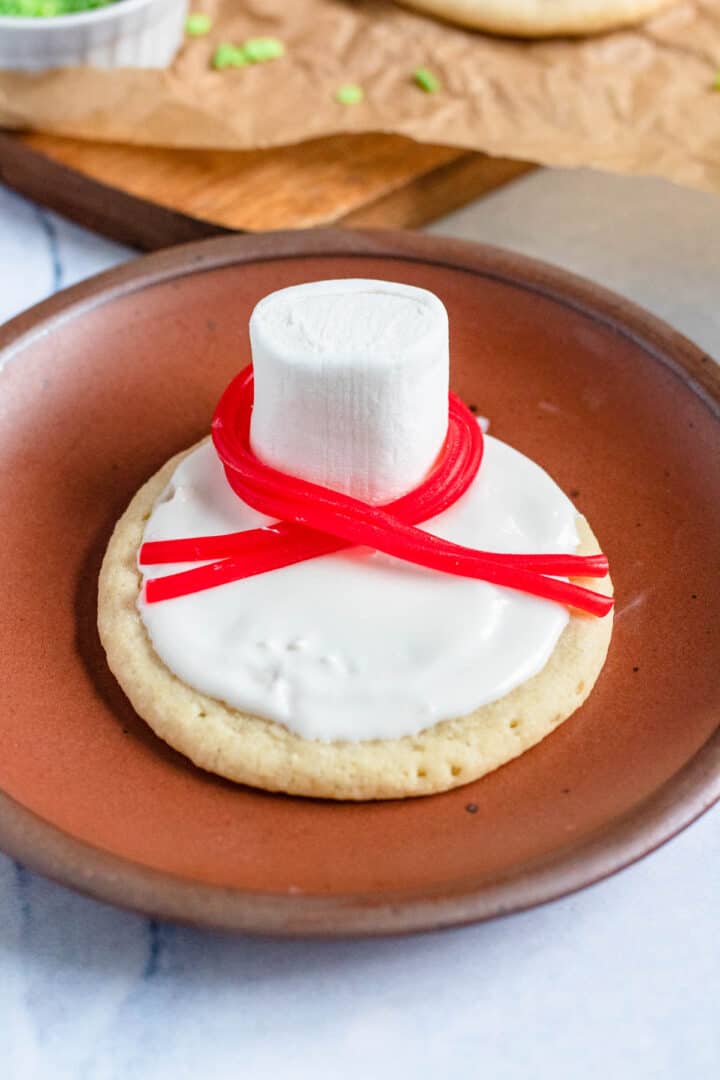 Melted Snowman Cookies - Build with Kids! - The Foreign Fork