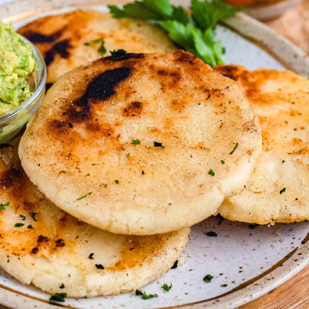 Arepas con Queso vs Pupusas- The Foreign Fork
