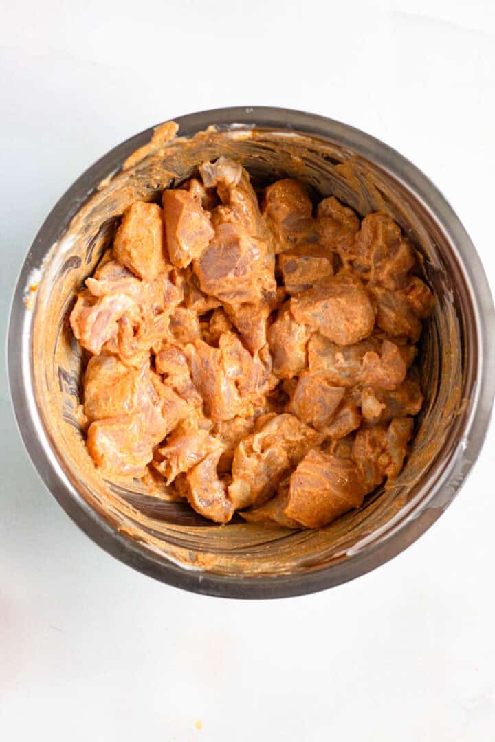 Butter Chicken with Naan (Murgh Makhani) - The Foreign Fork